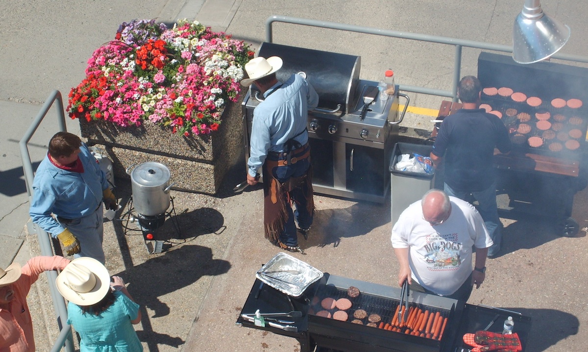 UNA Stampede BBQ attracts hundreds of Calgarians - UNA