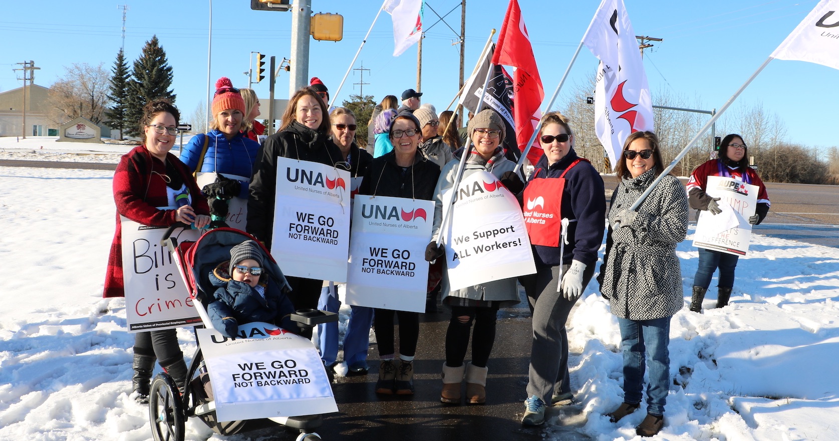 UNA members rally against cuts at Devon General Hospital - UNA